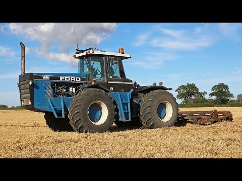 Classic prairie monster - 1991 Ford Versatile 946 subsoiling wheat stubble with 7-leg Cousins V-Form