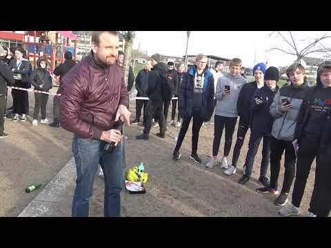 14 danske mænd synger til koranafbrænding i Frederikshavn. 03-03-2019