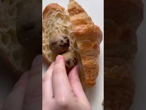 Cookie Croissant with Nestle Toll House #cookies #baking #cookiesareeverything #chocolatechipcookies