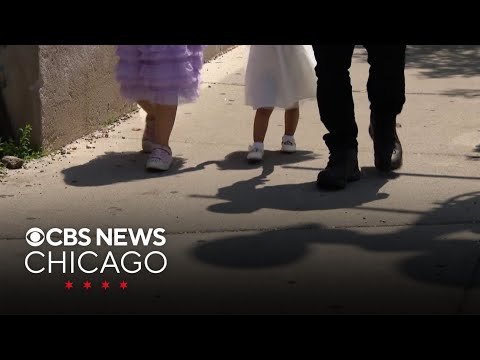 Surprise ICE check-in texts strike fear in Chicago immigrant communities