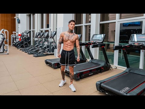 Calisthenics Athlete Chris Heria Shares Abs and Treadmill Routine