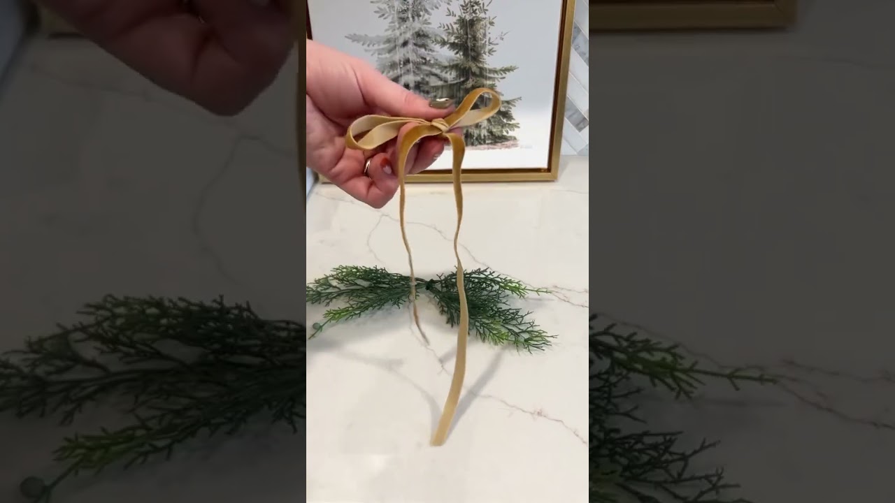 Easy gallery frame DIY for decorating for Christmas! 🎄