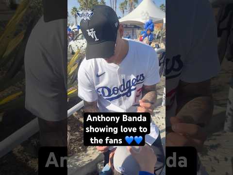 Anthony Banda showed out for the Dodgers community ππ