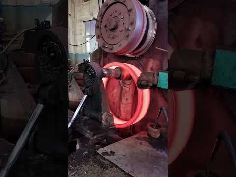 Ring rollers forge ring forgings