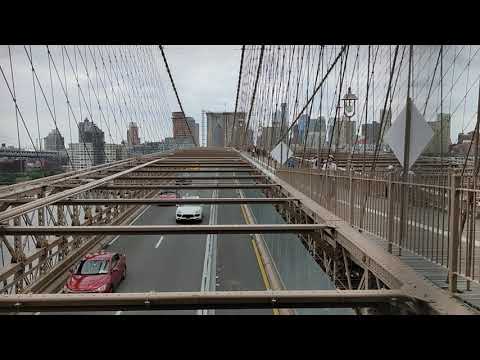 Traffic on the Brooklyn bridge with Brooklyn in the background (NYC 4k)