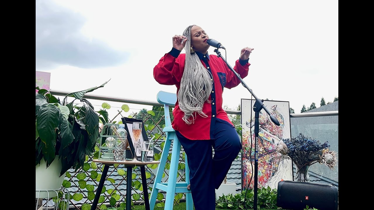 Lyrics & Translations of Shela by Bucie | Popnable