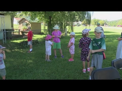 Kids search for treasure along the Tweetsie Trail