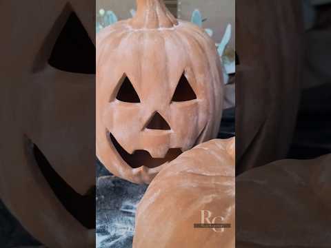 DIY Terracotta Pumpkins | Tutorial | Potterybarn | #terracotta #halloweendecor #potterybarn #DIY