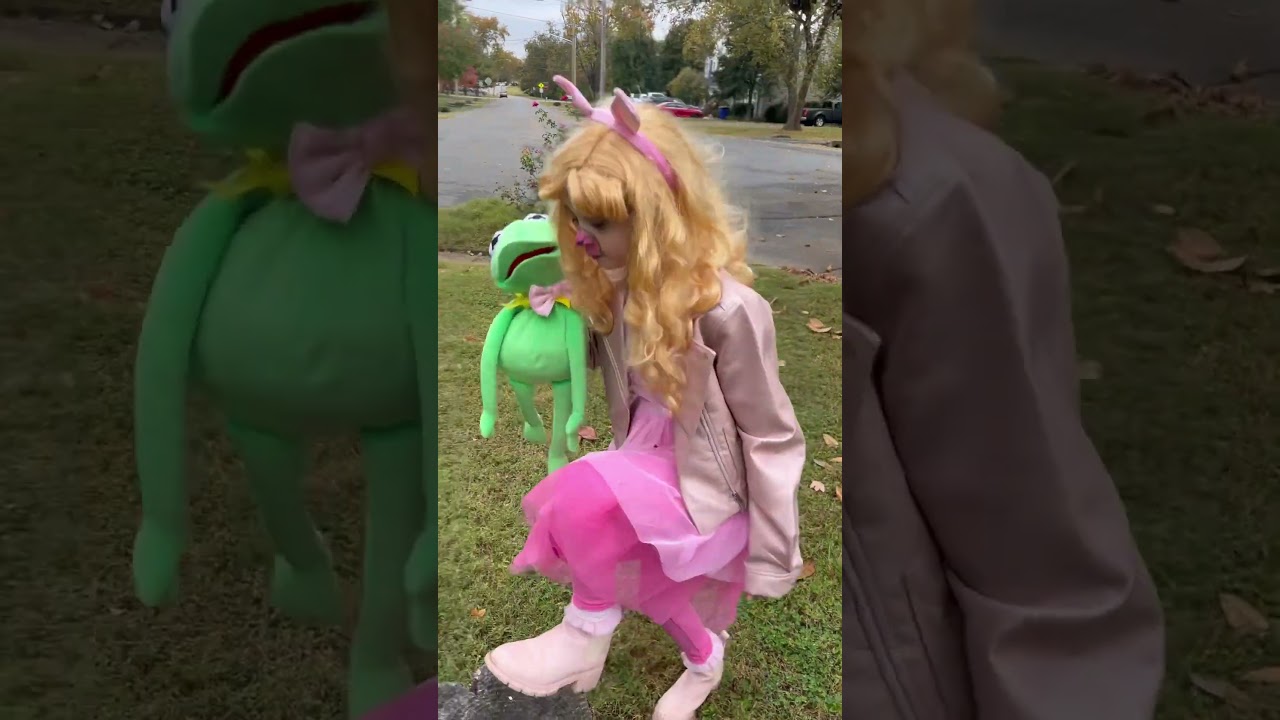 Miss Piggy’s reaction to the swamp