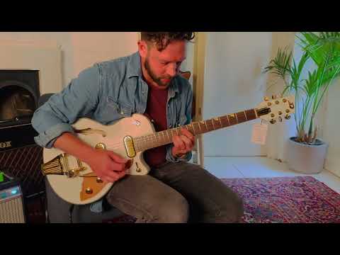 Duesenberg Starplayer TV Phonic Venetian White - Music Bros demo with Caley Groves
