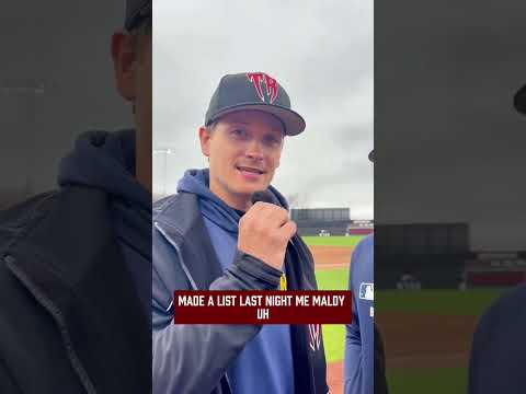 Who would win: 100 T-rats players or 1 gorilla?? #gorilla #baseball
