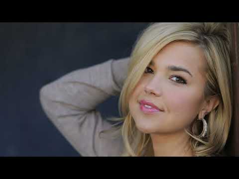 11 High Quality Photos Of Arielle Kebbel