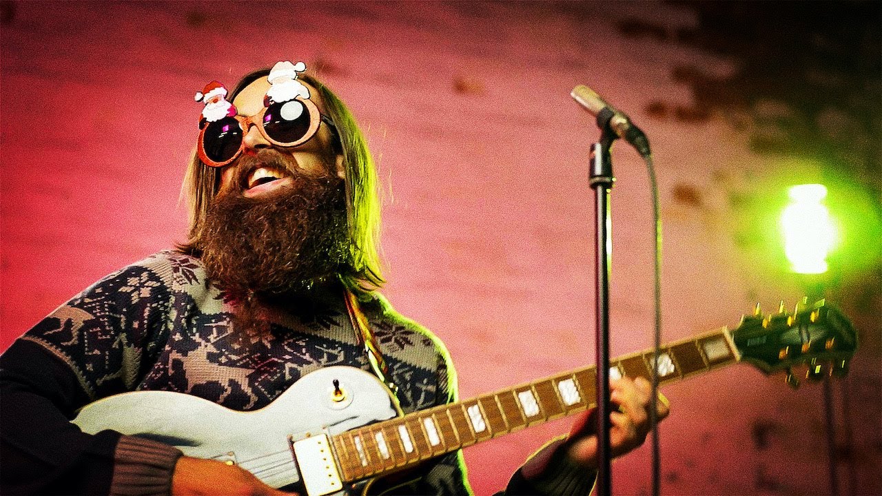 GARLIC BREAD (I THINK I'M IN LOVE) | OFFICIAL MUSIC VIDEO | BeardMeatsFood