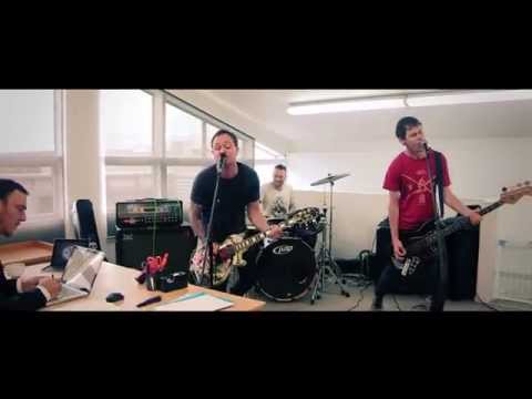 At A Loose End - No Regrettas