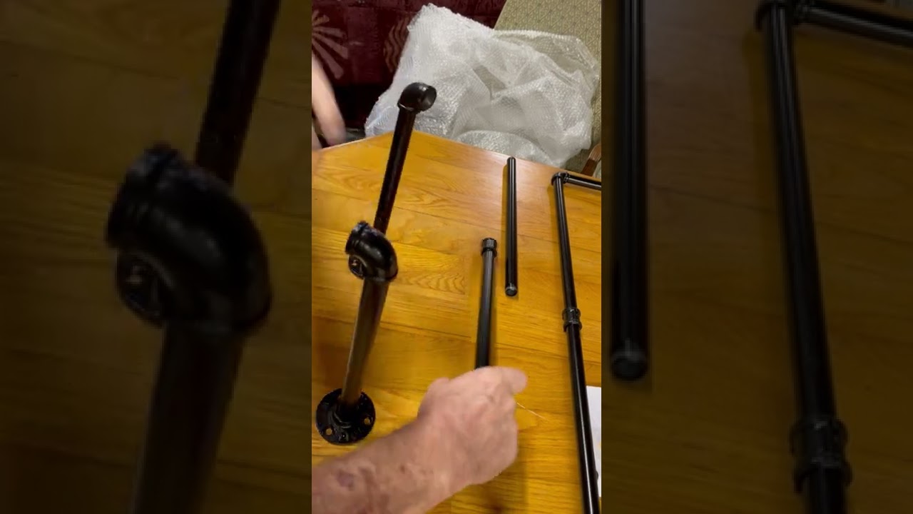 Oumilen 32.6 in. Black Industrial Pipe Clothing Rack