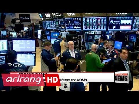 U.S. stocks up on strong retailer results, tech stocks