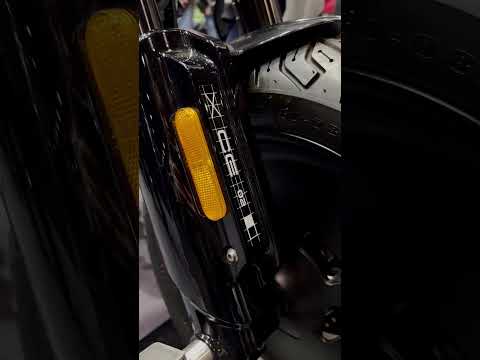 The CE 02 is easy to ride, as with a 50 cc moped, you can start riding with an AM motorcycle licence