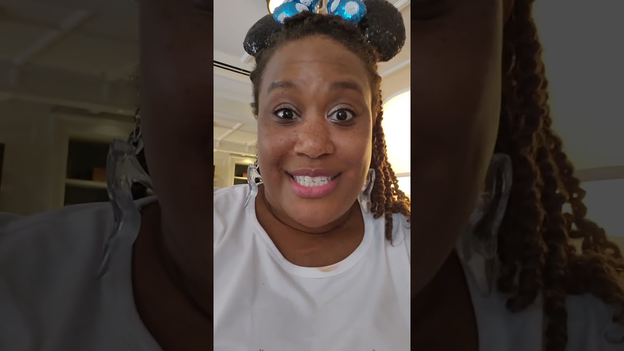 Pin and Snacks #disneypintrading #disney #disneyboardwalk #disneypins