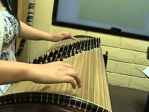 Sound of China Guzheng Tutorial Lesson Three - Vibrato
