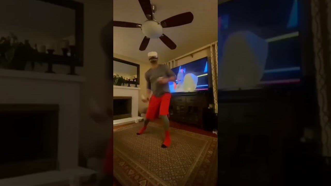 VR GAMING FAILS: THE MOST ACCIDENTALY FUNNY MOMENTS