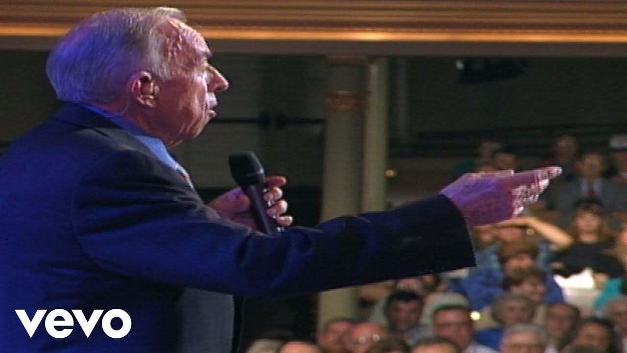 Bill & Gloria Gaither - Suppertime [Live] ft. George Younce