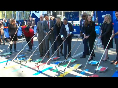 TCS NYC Marathon kicks off with Blue Line painting