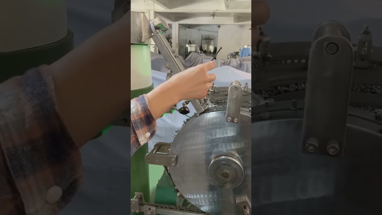 Bolt gaskets assembling machine