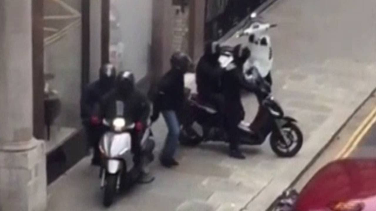Moped gang seen fleeing London jewelry store