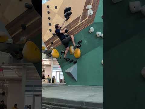 Kyle - 6-10-25 - Black v2 - Crux Pflugerville Rhino L #bouldering