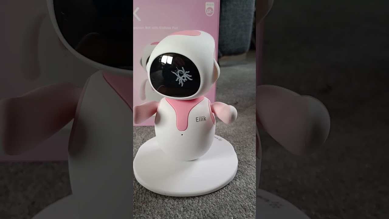 Eilik robot does not like spiders 😂 #shorts #eilik #eilikrobot