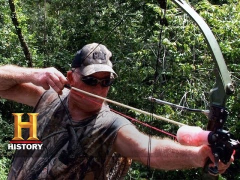 Ax Men: Chapman Crew Goes Bow Fishing | History