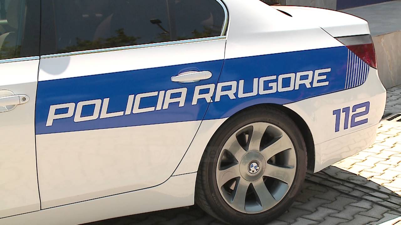 Karburanti i policisë tashmë me karta elektronike - Top Channel