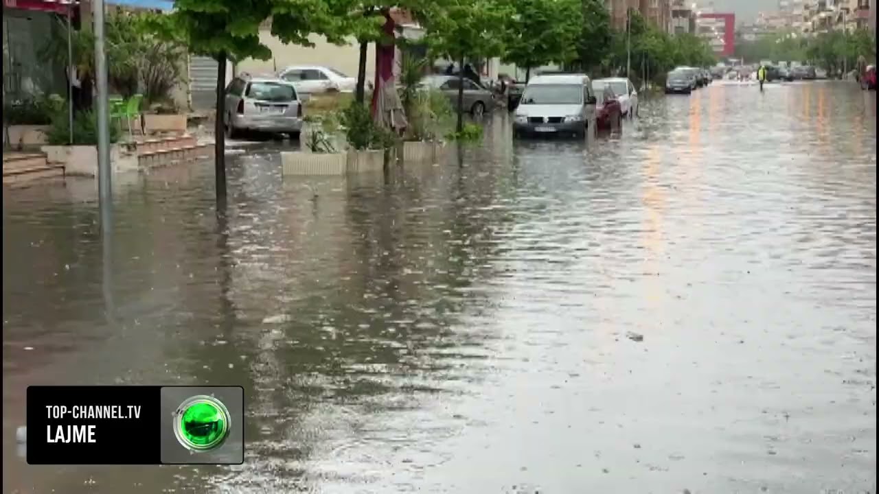 Top Channel/ Shi dhe stuhi! Përmbyten rrugët e Vlorës, vështirësi në ... Top Channel/ Shi dhe stuhi! Përmbyten rrugët e Vlorës, vështirësi në ...