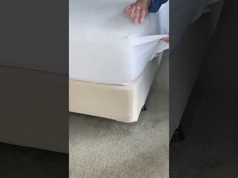 Easy way to create hospital corners #foldingqueen #foldinghacks #laundryhacks