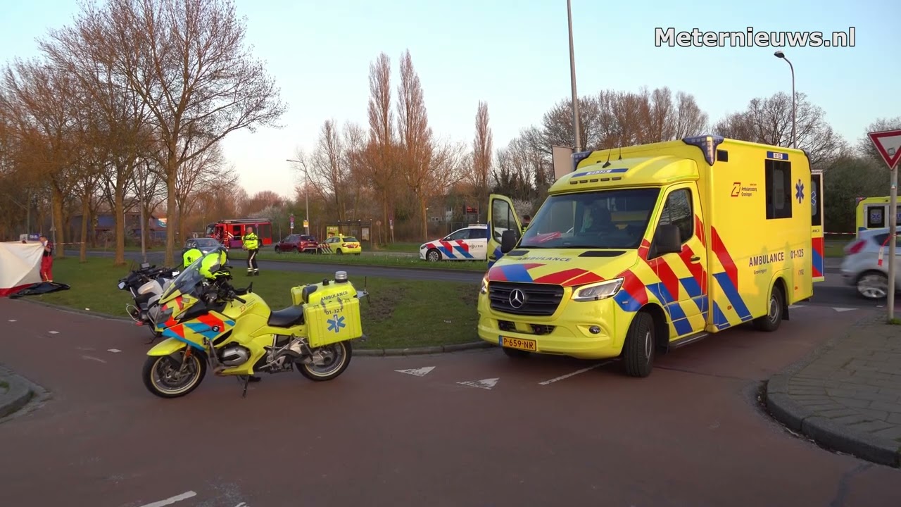 Motoragent en fietsster gewond na aanrijding Groningen(Video)