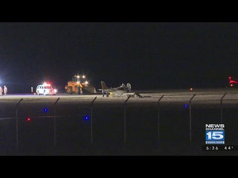 Small plane crashes at FWA, 2 hurt