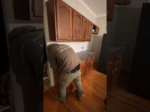 Quick countertop swap! #homeremodel #homeremodeling #kitchenremodel #countertops