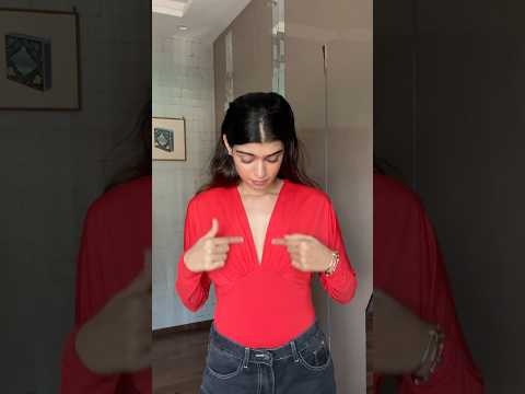 Deep necklines🫣✨ #fashiontips #shorts #stylinghacks #hacks #tipsandtricks #stylingideas #neckline