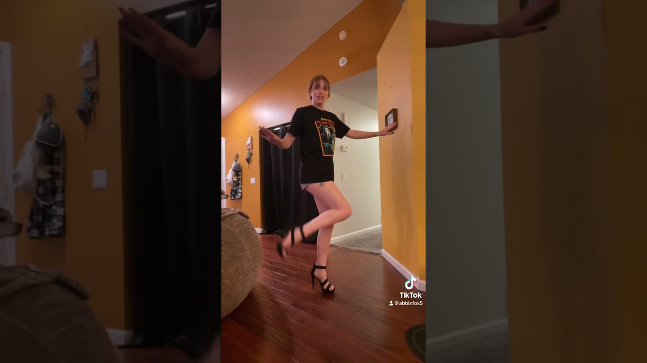 Old shoe goofin #feet #shoes #highheels #longlegs #legs #redhead #ginger #catwalk #toes
