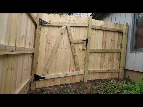 Wood Fence Company Illinois | Privacy Fence Installation | IllinoisFencing.com | 630-349-4420