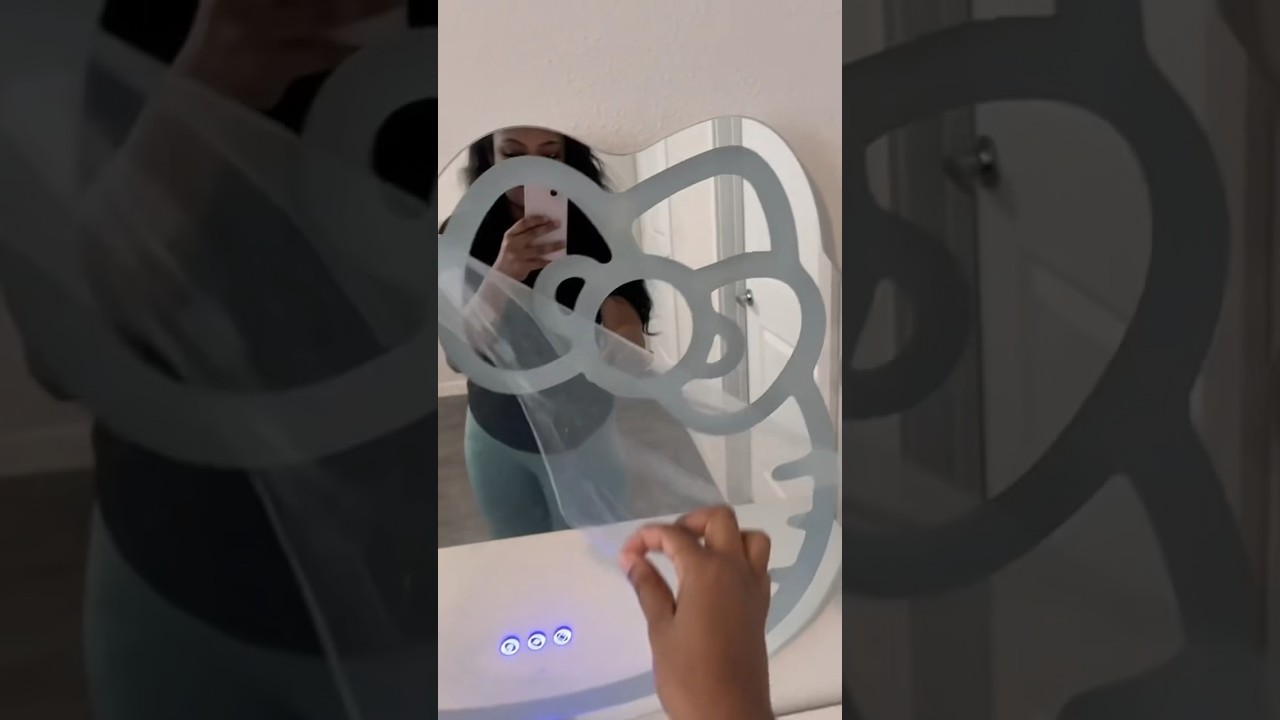 IMPRESSIONS VANITY X HELLO KITTY MIRROR