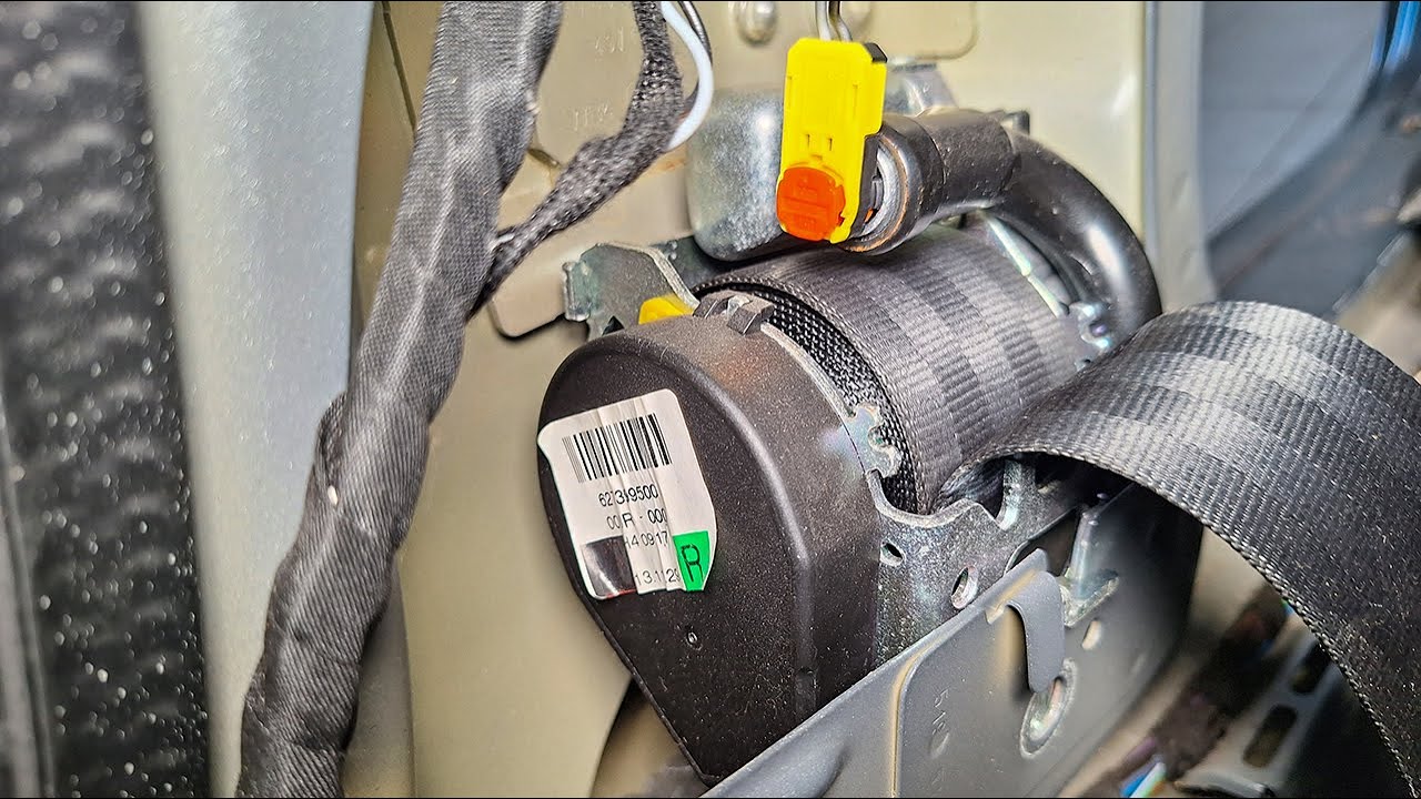 Front Seatbelt REMOVAL Skoda Octavia mk3