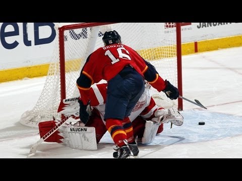 Aleksander Barkov fools Howard in shootout
