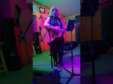 Lynn Blunt - "Crazy" Patsy Cline #countrymusic #singer #livemusic