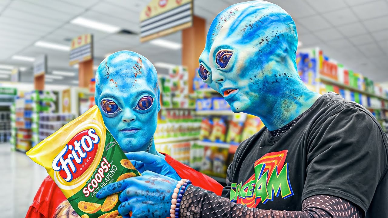 Aliens visit a human grocery store