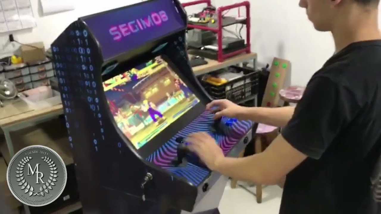 Testando bartop de 22 polegadas antes de despachar para o cliente.