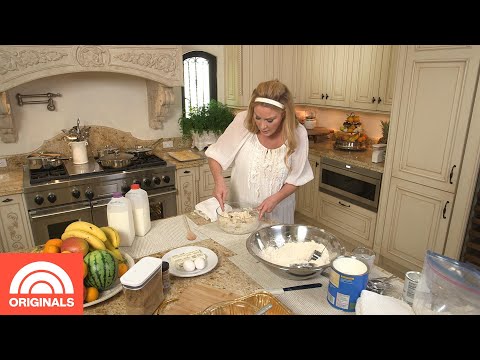 Sandra Lee’s Makes Easy Buttermilk Biscuits And A Simple Coffee Cake | TODAY