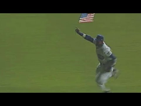 Sosa circles Wrigley waving an American flag