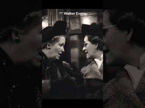 Using a hidden camera to take photos on the subway. New York City c.1940 ๐ทWalker Evans #photography