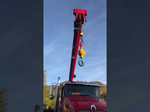 Crane operator jiggles the load single strap! and load does not fall off!